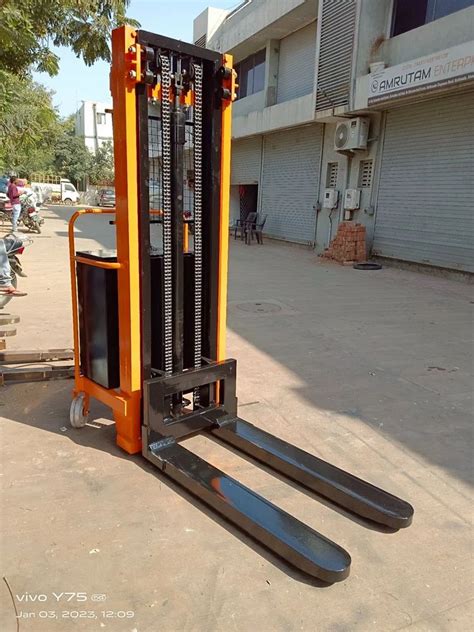 1 Ton Semi Electric Pallet Stacker At ₹ 125000 Semi Electric Pallet Stacker In Chennai Id