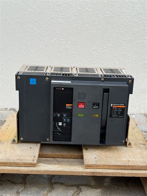 Merlin Gerin Masterpact M20 H1 Air Circuit Breaker 2000a 4pole M20 H1 4