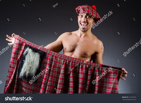 Under Mans Kilt