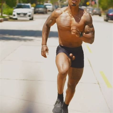 Nude black man flashing ThisVid 日本語で