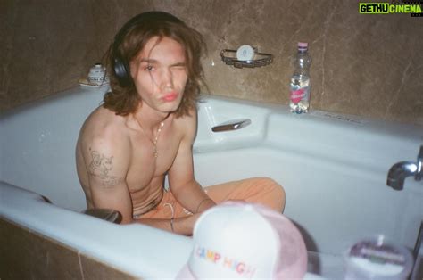 Charlie Plummer Wiki Biography Age Gallery Spouse And More