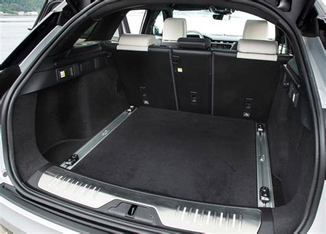 Range Rover Velar - цена и характеристики, фотографии и обзор