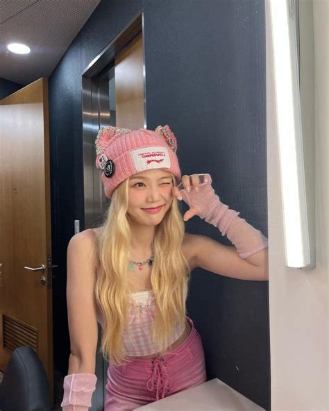 Pin De Sakhumzi Thozamile En Oh My Girl Celebridades Foto De Perfil Belleza Asi Tica