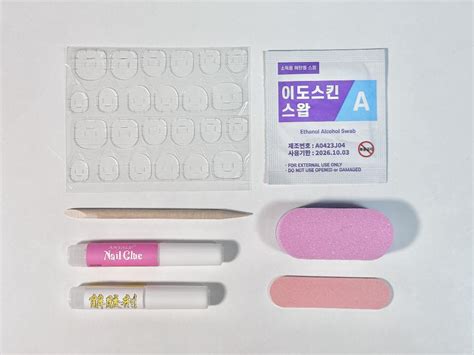 차밍랜드 네일팁 기본 구성품 네일팁글루 글루리무버 양면테이프 샌딩블럭 우드파일 우드스틱