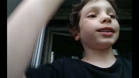 ем конфету Мамба Youtube