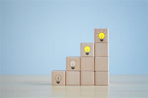 아이디어와 창의성 개념 창의적인 프로세스 개념 및 문제 해결 문제 해결을 위해 빛나는 전구에 계단의 물음표 단계 개념에 대한 스톡 사진 및 기타 이미지 Istock