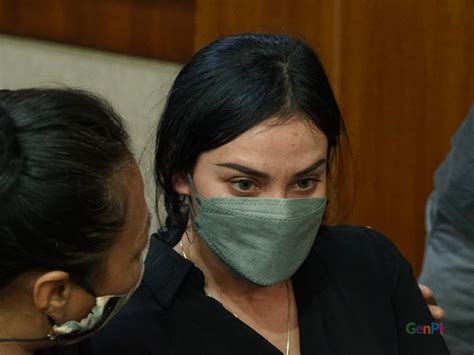 Nora Alexandra Beri Pesan Khusus Buat Jerinx SID, Begini Bunyinya - GenPI.co