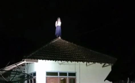 Wanita Kesurupan