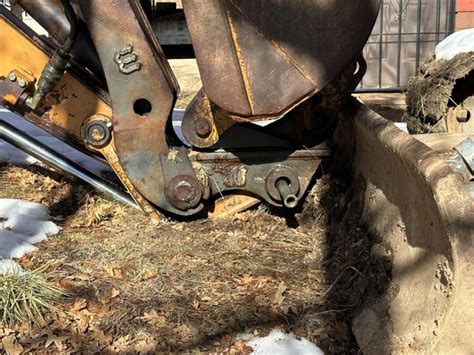 Can anyone tell me the make of this excavator thumb and bucket adapter? : r/MechanicAdvice
