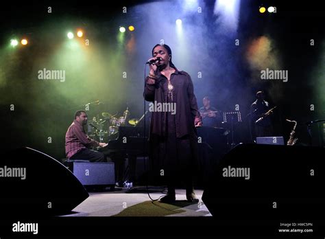 Singer Cesaria Evora Music Acoustic Africa Album Bare Cape Cave Cavo Cesaria Concert