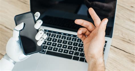 How To Avoid Sounding Like A Bot When Sending Texts Skipio