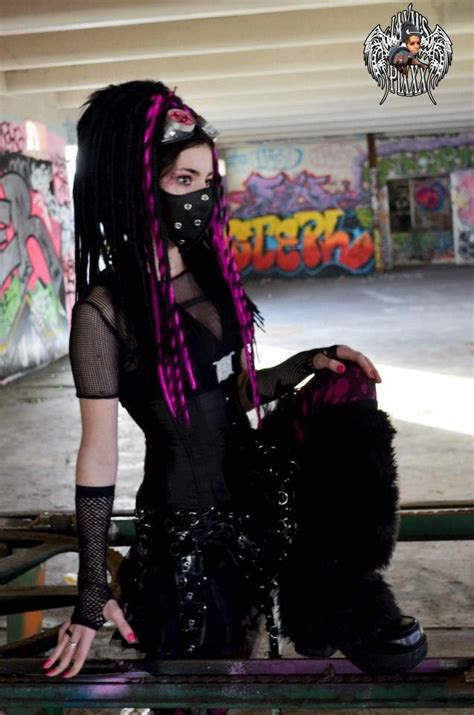 Кибер готы – 612 фотографий | Cybergoth fashion, Cybergoth, Goth outfits