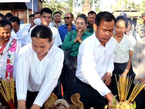 លោក ស៊ូ ម៉ុល អភិបាលស្រុក រមាស ហែក បាន អ ញ្ញើញ ជា អធិបតី ក្នុង ពិធី រៀប