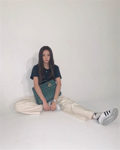 Jisoo🪐 광고 Dior 초록 💚💚💚 Instagram