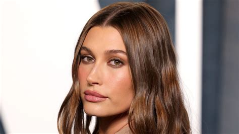 Hailey Bieber In Bathing Suit Poses For Justin — Celebwell
