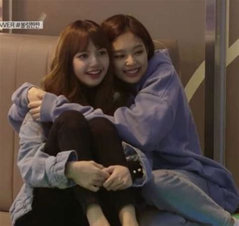 Jennie Hugging Lisa Hug First Girl Lisa