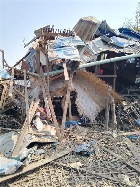 တိုက်ပွဲပြင်းထန်နေသည့် မင်းပြားမြို့တွင် လူနေရပ်ကွက်များကို လေယာဉ်ဖြင့် ဗုံးကြဲချ၍ အမျိုးသားတစ