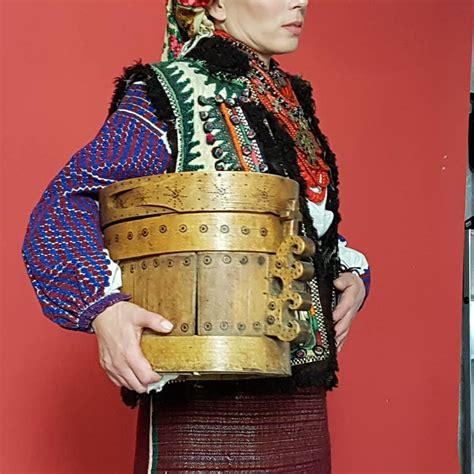 ТЦ Домосфера Domosfera щирі2019 бекстейдж Пасківник це кошик посудина з дерева у якій