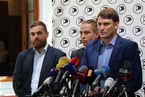 Galerie Milenka Piráta Koláříka Promluvila Manželka Je Načapala „v