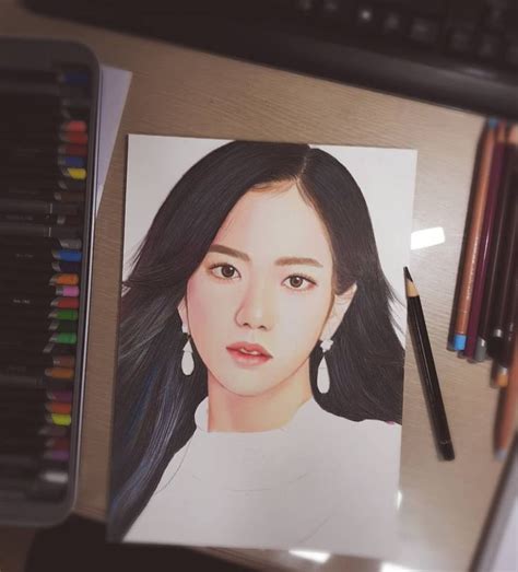 색연필화 팝아트 인물화 캘리그라피 수채화 On Instagram 블랙핑크 지수 색연필화 인물화 열심 그리는 중