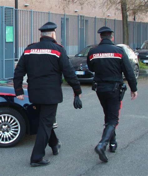 Dammi I Soldi O Ti Faccio Sparire Due Arresti