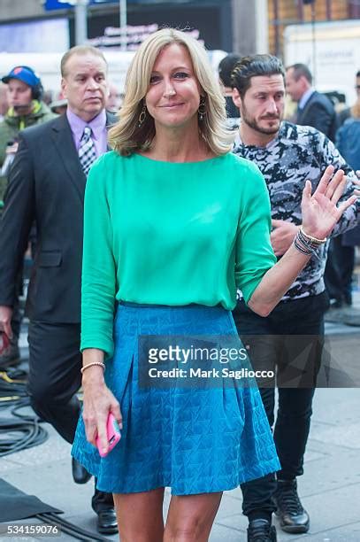 Lara Spencer Good Morning America Photos And Premium High Res Pictures