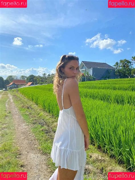 Leaks Nude emily-morgan Onlyfans Photo Gallery - Fapello.ru