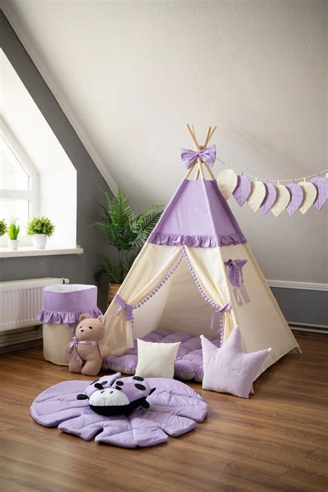 Вігвам для дівчинки з рюшами бузкового кольору