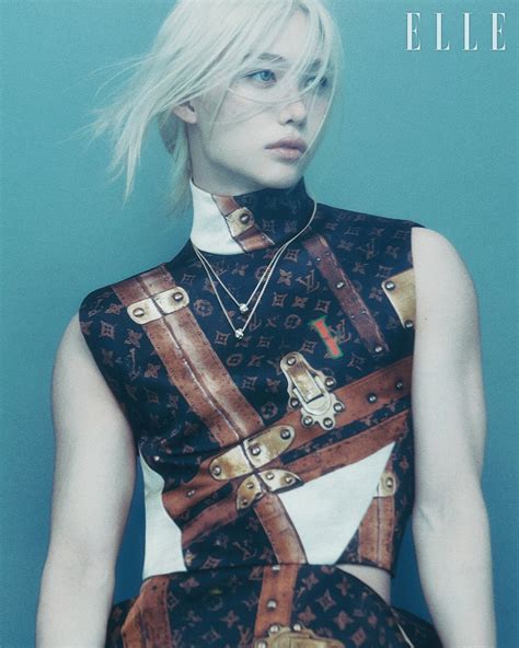 더쿠 팬들한테 반응 좋은 필릭스 Elle 11월호 화보