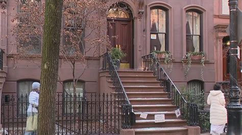 Iconic Sex And The City Brownstone In West Village To Get Gate To Curb Fan Frenzy Fox 5 New York