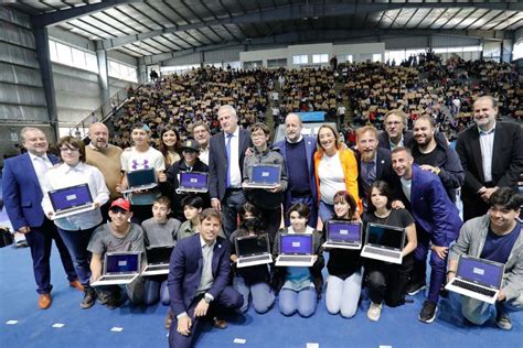 Entregaron Netbooks De Conectar Igualdad En Lomas De Zamora