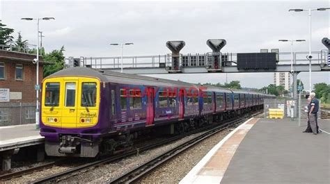 Photo A Pair Of Thameslink 319 Class Emus 319436 Departing From East