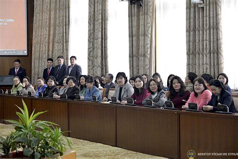 Улсын Их Хурлын Тамгын газрын удирдлага эмэгтэйчүүддээ хүндэтгэл үзүүлэв