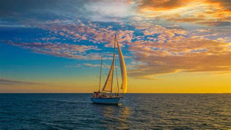 Картинки яхта море облака обои 1366x768 картинка №457318