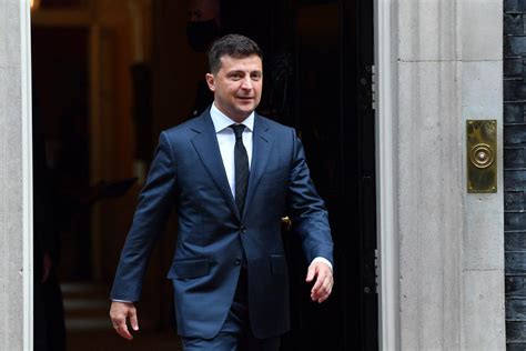 Зеленский назвал вступление Украины в НАТО единственным путём к окончанию войны в Донбассе