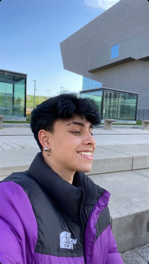 Pin En Guys With Earrings And Tattoos