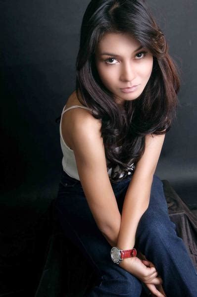 Hot Woman Tante Tante Putty Noor Sexy Actress Indonesian