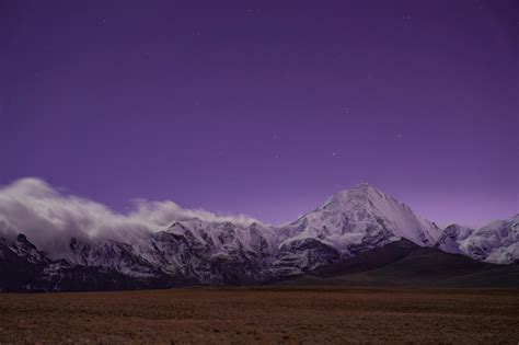겨울 경외심을 불러일으키는 경이 경치 경치가 좋은 고립된 고요한 고요함 광야 그림 같은 널찍한 눈이 내리는 대기의 땅 모험 밤 별을 바라보는