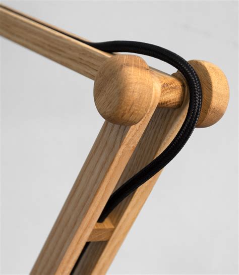 Горіхова лампа на струбцині Стріп Купити світильник з дуба Стріп в інтернет магазині Бамбетель