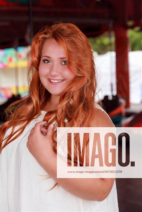 Junge Mollige Frauen Fotos IMAGO