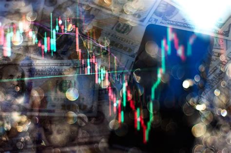 기술적 가격 그래프 및 지표 파란색 테마 화면의 빨간색 및 녹색 촛대 차트 시장 변동성 위 및 아래 추세 주식 거래 암호화 통화 배경 0명에 대한 스톡 사진 및 기타 이미지