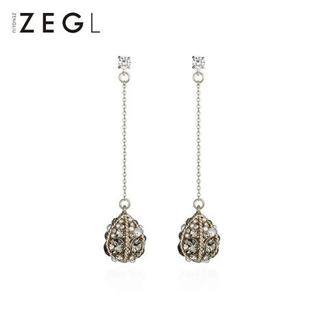 Zegl Ээмэг 49 000₮ Материал Циркон шигтгээ Мөнгөн зүүтэй 18к цагаан алтан бүрмэл ☑️БЭЛЭГНИЙ