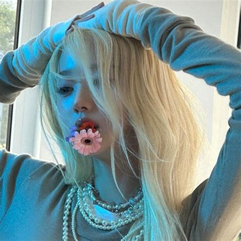 🎀 Orang Cantik Selebritas Gambar