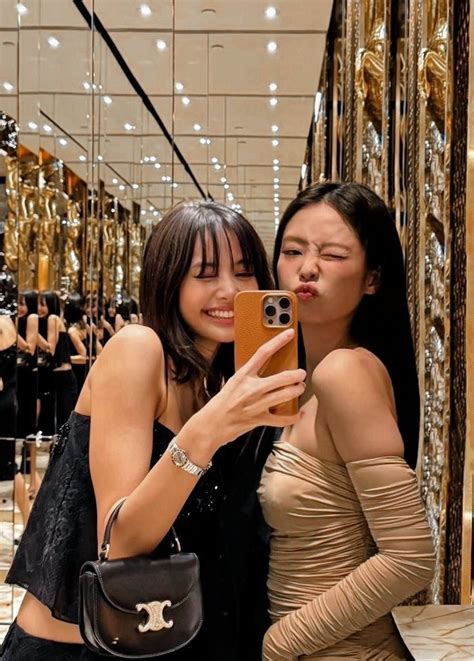 Blackpink Lisa And Jennie Bp Blackpink Lisa Black Pink Instagram