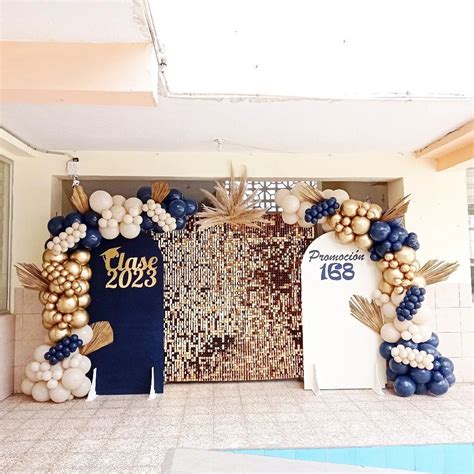Pin By Maritha Bermejo On Diseño De Interiores Gold Graduation Party Grad Party Decorations