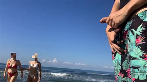 Me Saco La Polla En La Playa Pública Para Ver Si Alguna Chica Se Antoja