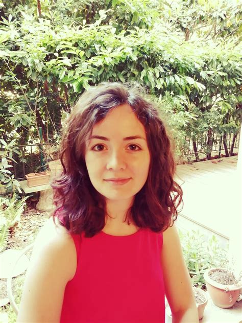 Ana Struillou People In Motion