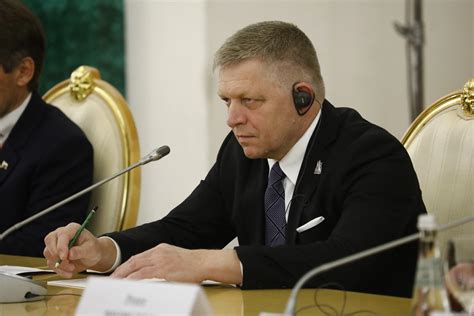 Фицо намерен поддержать референдум об отмене антироссийских санкций