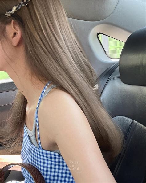 성수동미용실 필름더서울 안소희 애쉬브라운 베이지염색 전문 시나몬베이지 화려한 변신보다는 은근한 변화를 원하시는 분들께 추천 드리고 싶은 명도는 두고 채도만 다운시켜주는