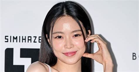 사진 손나은 핫 핑크 하트 조선비즈